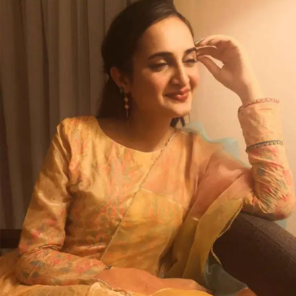 Irsa Ghazal Age, Wife, Family & Biography