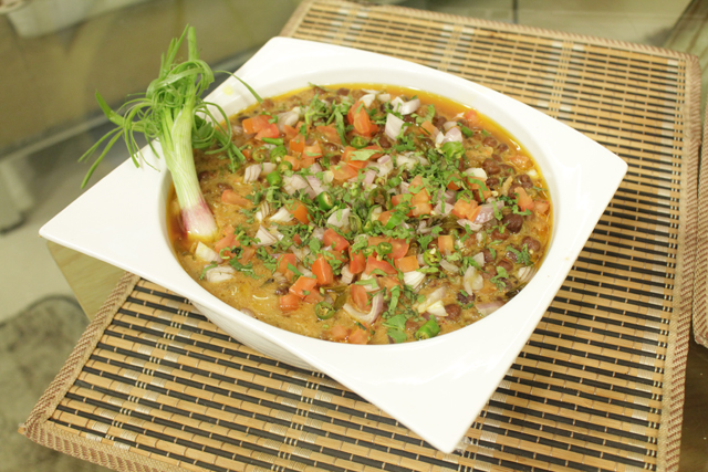 Kathoya Waray Cholay Recipe By Shireen Anwar - Cook with Hamariweb.com